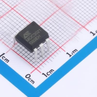 China AOTE MOC3021M optocoupler featuring high input output isolation and moisture sensitivity level class 1 for sale