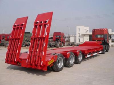 China 60tons Low Bed Semi Trailer with Hydraulic Ladder 60ton Low Loader Low Platform Bed Semi Trailer with Ladder for sale