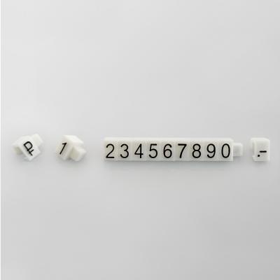 China Easy 7*5mm Rub Jewellery Price Cubes With White Plastic And Black Lettering for sale