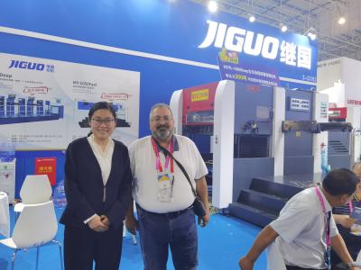 China 1060 Deep Auto Die Cutting Machine Cutting And Creasing Machine With Heavy Pressure Over 900 Tons for sale