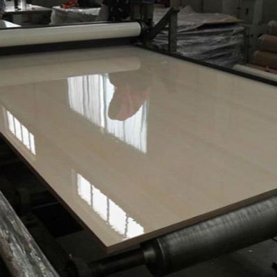 Cina MDF Board Melamine UV Moisture Proof MDF Laminated MDF 4mm Wood Color in vendita