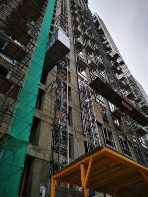 Κίνα Υλικοί 37kw κιβώτιο ταχυτήτων Heicial λοξοτμήσεων ανελκυστήρων οικοδόμησης κτηρίου επιβατών/ανελκυστήρας οικοδόμησης για την οικοδόμηση προς πώληση