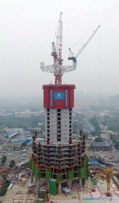 China Doppelkäfige mittelschnelle Gebäude mit Rack und Pinion/ 2000 kg Belastung mit Inverter und heißverzinktem Mast zu verkaufen