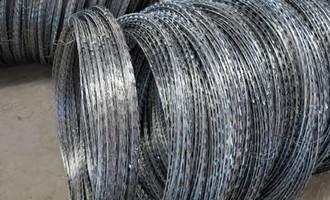 China Various High Quality BTO CBT Types Razor Barbed Wire With Single / Cross Coil for sale