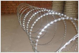 China Hot Dipped Galvanized BTO-22 2.5MM 1000mm Concertina Razor Barbed Wire for sale