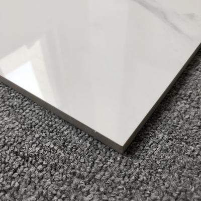 Cina Assorbimento dell'acqua 0,5% 60x60 cm Porcellana dorata Calacatta Piastrelle di parete bianche vetrate in vendita