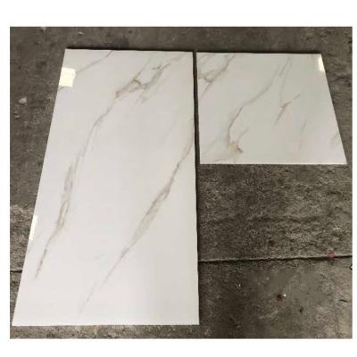 Cina Porcellanato a corpo intero resistente agli acidi lucidato con piastrelle 60x60 in marmo d'oro di Calacatta in vendita