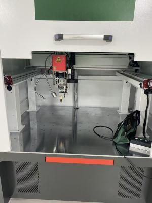 Cina Saldatrice laser a batteria da 3000W per celle al litio, asse X 600MM in vendita