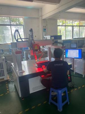 Cina Saldatrice laser a batteria da 3000W per celle al litio, asse X 600MM in vendita