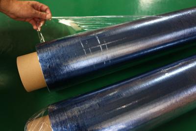 China 1.37m 30m de Filmbroodje van pvc voor het Verpakken Zachte 50cm Breedte Blauwe Normale Duidelijk Te koop