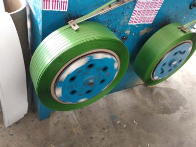 Cina spessore verde di plastica robusto della cinghia 0.5mm dell'ANIMALE DOMESTICO 20kg del poliestere dell'ANIMALE DOMESTICO di larghezza di 16mm in vendita