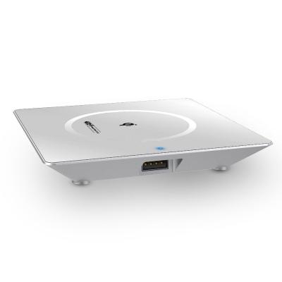 China Do rádio ultra fino de Qi do quadrado carregamento indutivo de carregamento do telefone da almofada 10W 7.5W com a saída de USB à venda