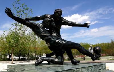 China Outdoor decoration garden bronze football sculpture for sale