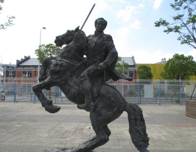 China Bronze man riding on horse art sculpture for sale