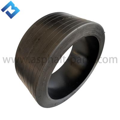 Chine Pneus pour fraiseuse W100 130H Roue arrière Partie numéro 2136696 2149239 à vendre
