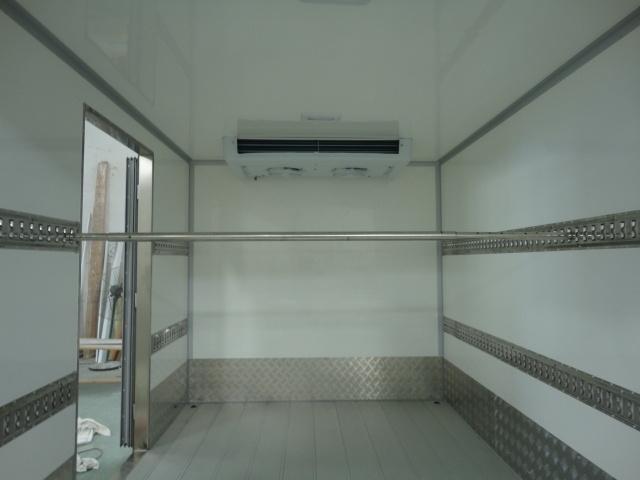 Detailed construction of sandwich panel refrigerated truck box