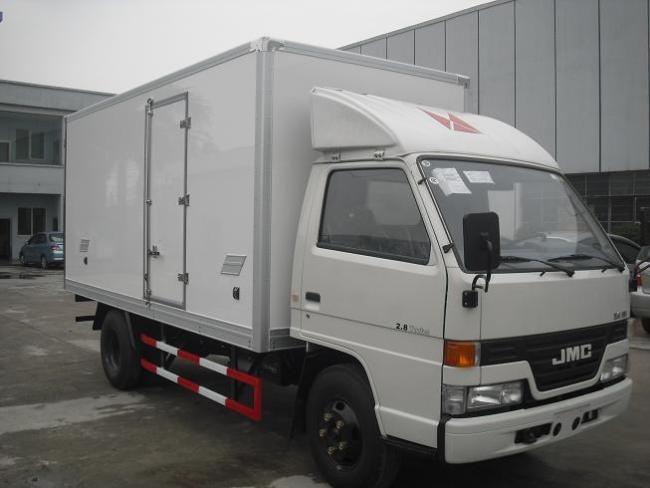 1.0t refrigerated truck body exterior view showing clean white FRP panels