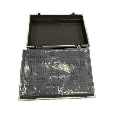 China DMX512 Controlador de luz Faders motorizados Controlador de asa de comando OnPC com codificador de retroiluminação RGB à venda