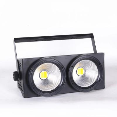 Cina 2 Occhi LED Blinder Cob Strobe Wash DJ Spotlights DMX Sound 2x100W Cool Caldo Bianco Audience Lighting in vendita