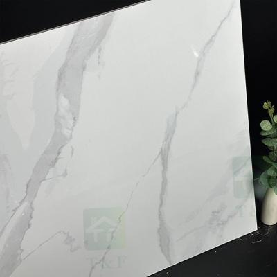 Cina Alte piastrelle per pavimento lucide della porcellana di sembrare di marmo bianco 60x60cm antisudicio in vendita