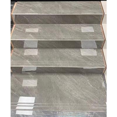 Cina la porcellana di marmo di sguardo di 1200*470mm piastrella le mattonelle lustrate di punto della scala del pavimento lucidate ente completo in vendita