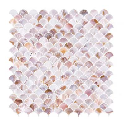 Cina Il fan modella le mattonelle madreperlacee naturali della parete di Shell White Pattern Mosaic Tile Backsplash in vendita