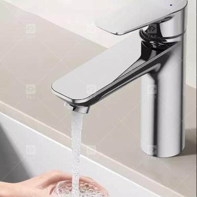 Cina Bagno a manico singolo Vasca idraulica Rubinetto caldo e freddo Sink domestico in acciaio inossidabile in vendita