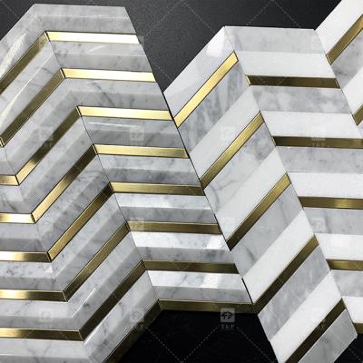 Cina Carrara marmo misto ottone Aringbone mosaico piastrella 300x300mm anti-slip in vendita