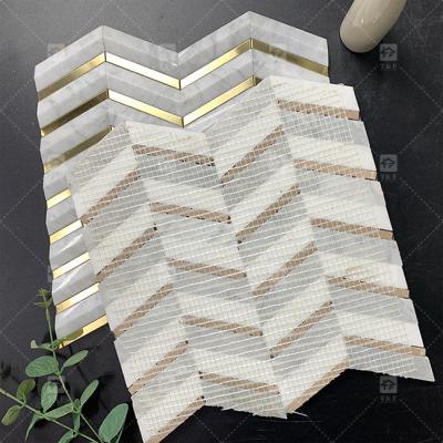 Cina Carrara marmo misto ottone Aringbone mosaico piastrella 300x300mm anti-slip in vendita