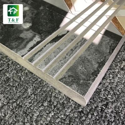 Cina Anti superficie lucida delle piastrelle di ceramica 1200x300x170mm della scala di slittamento in vendita