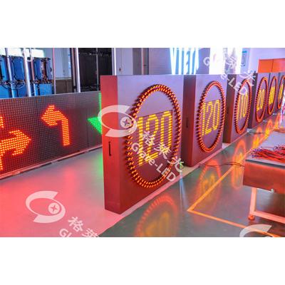 中国 高解像度 フルマトリックスディスプレイ LED 変速制限標識 販売のため