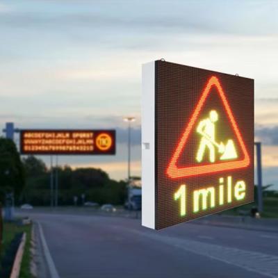 中国 3906ドット/m2の画素密度、310Wの消費電力、120Hz以上のリフレッシュレートを備えた高速道路交通可変メッセージサインVMS LEDディスプレイ 販売のため