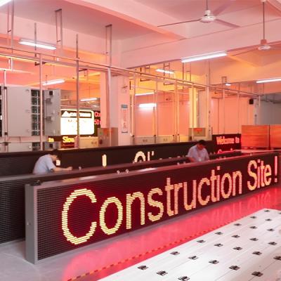 中国 3906ドット/m2の画素密度、310Wの消費電力、120Hz以上のリフレッシュレートを備えた高速道路交通可変メッセージサインVMS LEDディスプレイ 販売のため