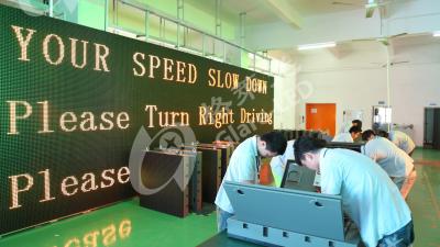 中国 EN12966/NTCIP準拠 LED可変メッセージサイン カスタマイズ可能な表示寸法とアルミニウムキャビネット付き 販売のため