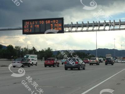 中国 EN12966/NTCIP準拠 LED可変メッセージサイン カスタマイズ可能な表示寸法とアルミニウムキャビネット付き 販売のため