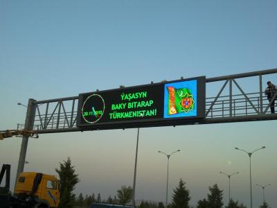 China Display LED exterior de señal de mensaje variable con rendimiento y opciones colgantes/fijas en venta