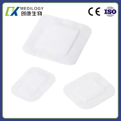 Cina Film medico dell'unità di elaborazione che veste la fasciatura non tessuta adesiva di cura arrotolata in vendita