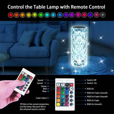 Cina Diamante di controllo di RGB Rose Crystal Table Lamp With Remote di 16 colori in vendita
