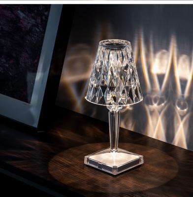 Cina Salone a comando a tocco della lampada da tavolo di RGB Crystal Desk Light Acrylic Rechargeable in vendita