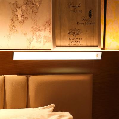 Cina Luci notturne senza fili del sensore di moto di 450MAH 7.2W LED per la scala della camera da letto in vendita