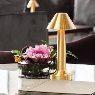 Cina Luce senza fili dello scrittorio del retro dell'oro del CE scrittorio ricaricabile della lampada da tavolo in vendita