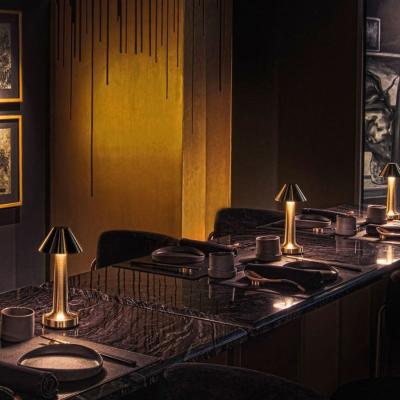 Cina Luce senza fili dello scrittorio del retro dell'oro del CE scrittorio ricaricabile della lampada da tavolo in vendita