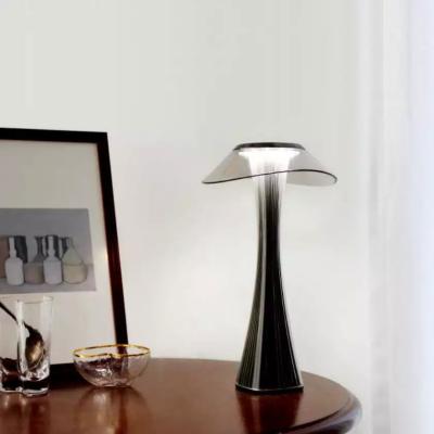 Cina Il tocco di luce notturna esile del lato del letto di Dimmable della vita della spina degli Stati Uniti ha condotto la lampada da tavolo in vendita