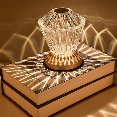 Cina 5V 2A Crystal Table Lamp 4 ore ha condotto la luce calda per la decorazione della camera da letto in vendita