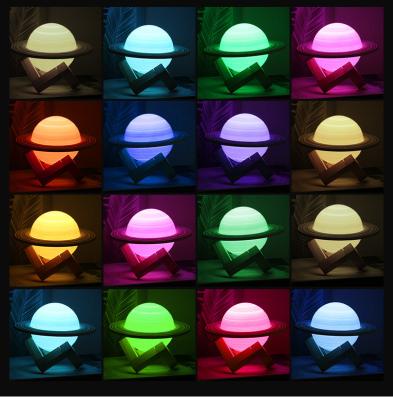 Cina Illuminazione della lampada della luna di 16 colori LED, 3D che stampa la luce notturna ricaricabile di USB in vendita