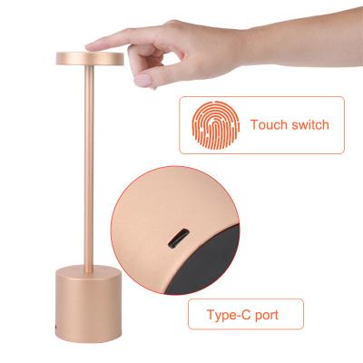 Cina TPYE C che fa pagare la lampada da tavolo moderna di tocco del metallo di tema per il lato del letto di Antivari in vendita