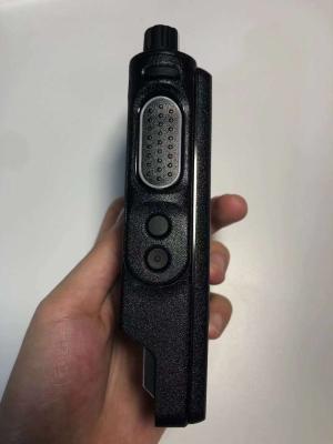 China Compacta y potente radio Motorola DMR con potencia de salida de 1/4/5W en inglés en venta