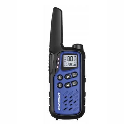 China IPX4 Waterproof 5W Output Power UHF Walkie Talkie with 0-5km Talk Range and Rechargeable Battery for sale