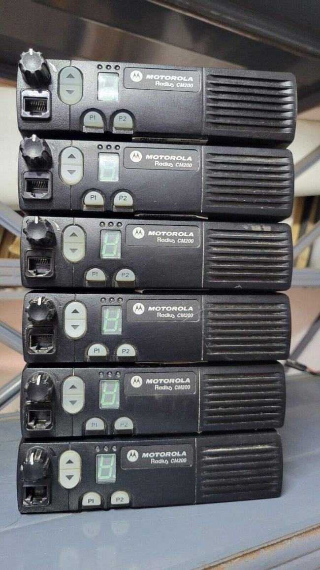 Motorola CM200D Vehicle Radio - Package Contents