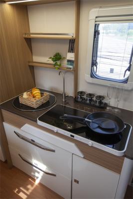 China 100km/H Camper Van RV Motorhome Rv Camper Van Adventure Camper Van Electric for sale